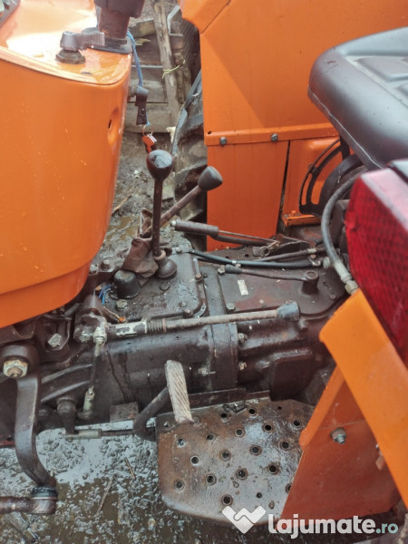 Tractor 445 universal doua manete, 5.300 eur - Lajumate.ro