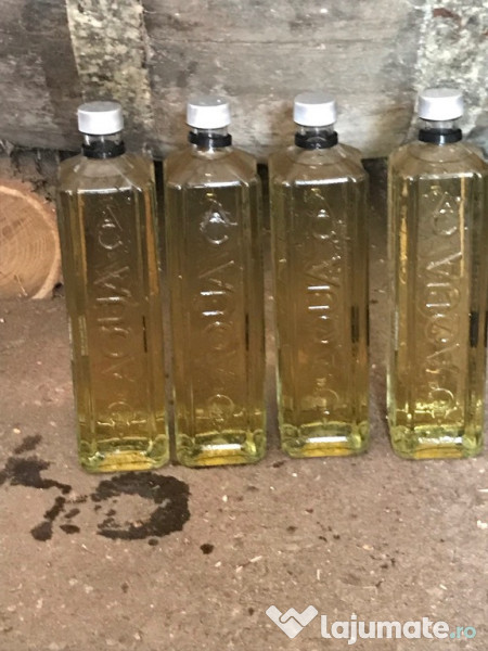 Tuica de prune, 15 lei - Lajumate.ro