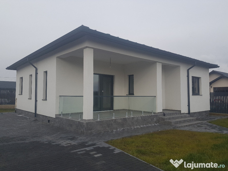 Casa noua, 3 camere, 2 bai, terasa, plan parter, din caramida, Hemeius ...