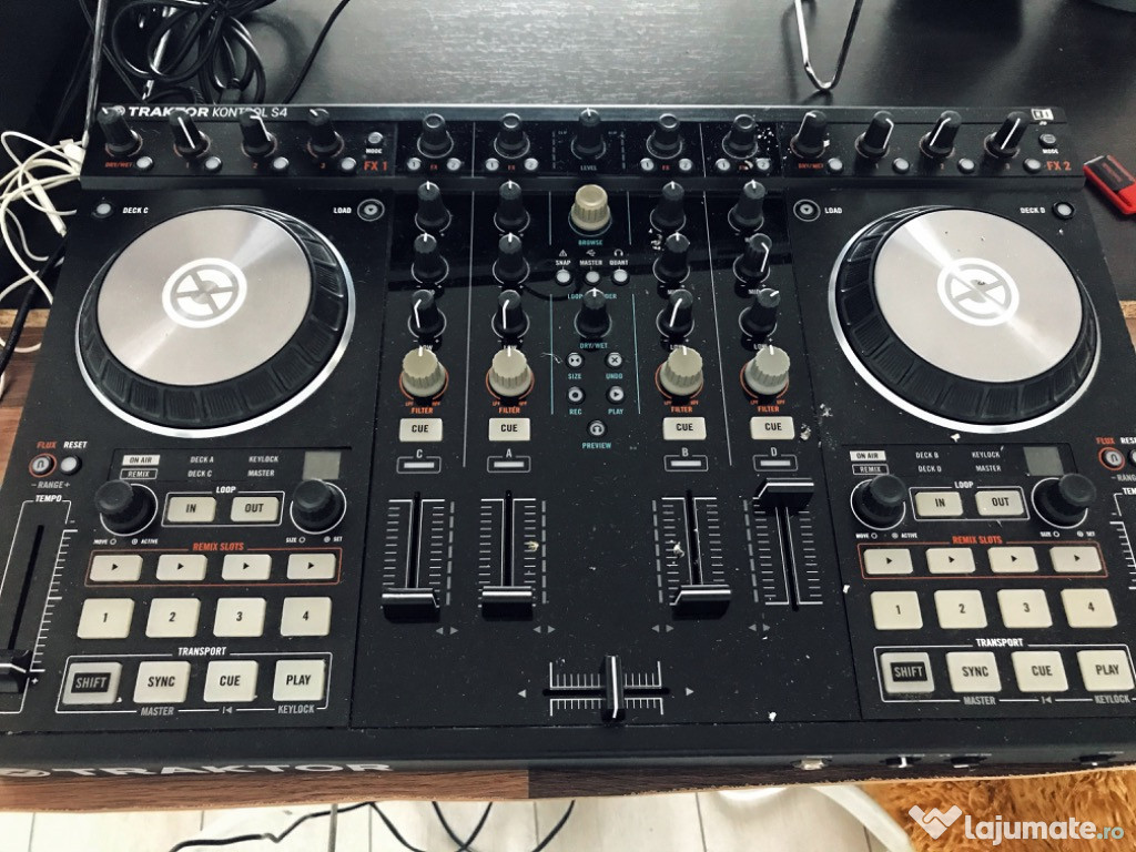Consola DJ, Traktor Kontrol S4