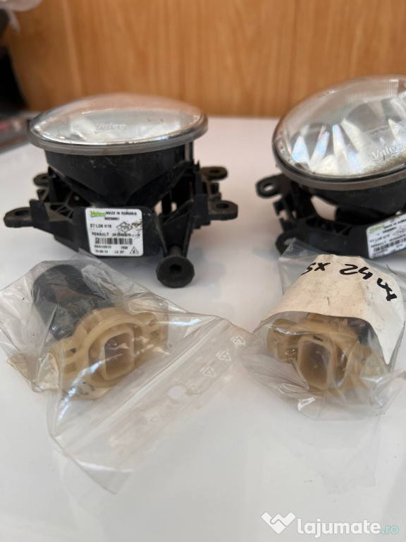 SET 2 Proiectoare+becuri noi Dacia Duster I 2010-2018, Logan