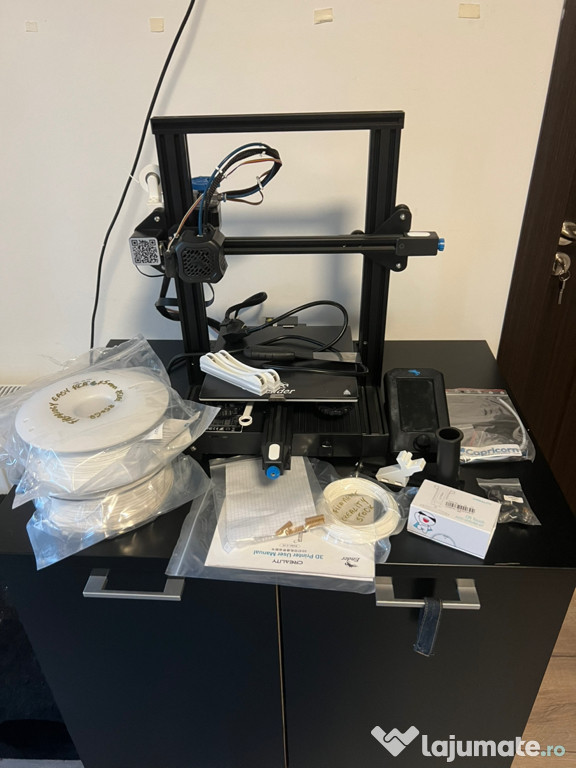 Imprimanta 3D Ender 3 V2 + Enclosure